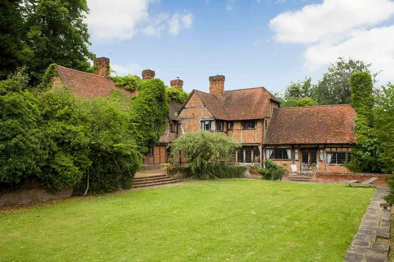 Farmhouses to Rent In Style | Party Houses