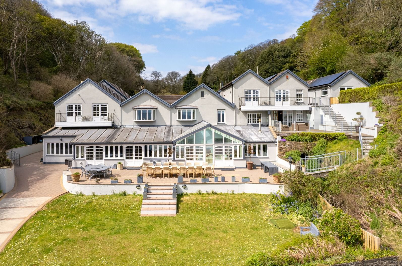 Unique Large Group Accommodation in the UK - Party Houses